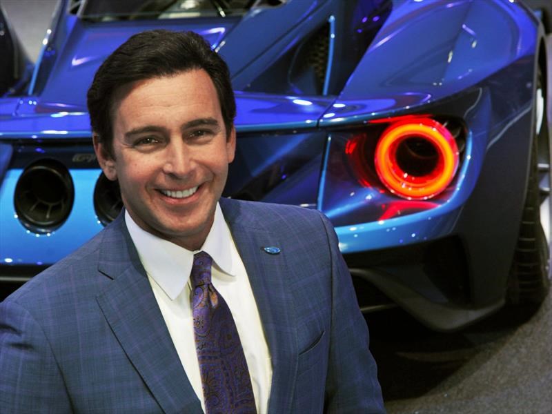 Ex-CEO de Ford es indemnizado