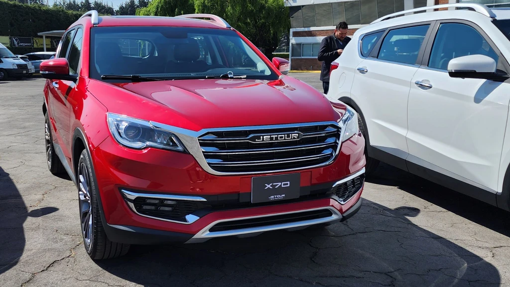 Jetour X70 2023 llega a México, un nuevo SUV chino asequible y con 3 filas de asientos