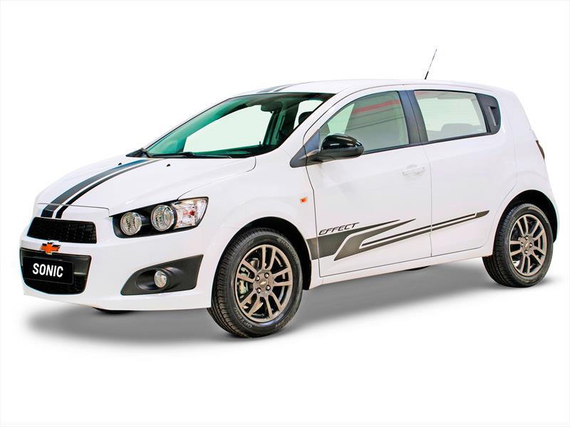 Chevrolet Chile presenta series especiales de los Spark GT y Sonic 2015