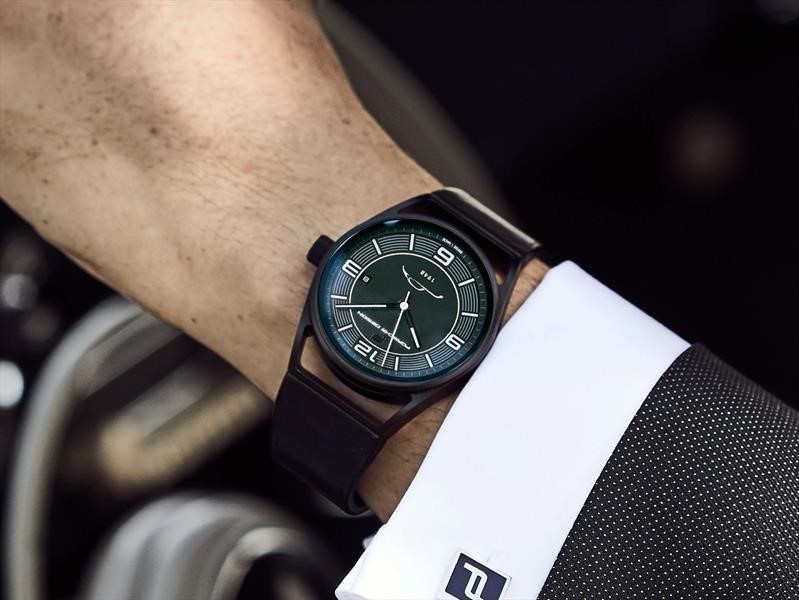 Porsche Design lanza reloj para celebrar los 70 años de Porsche