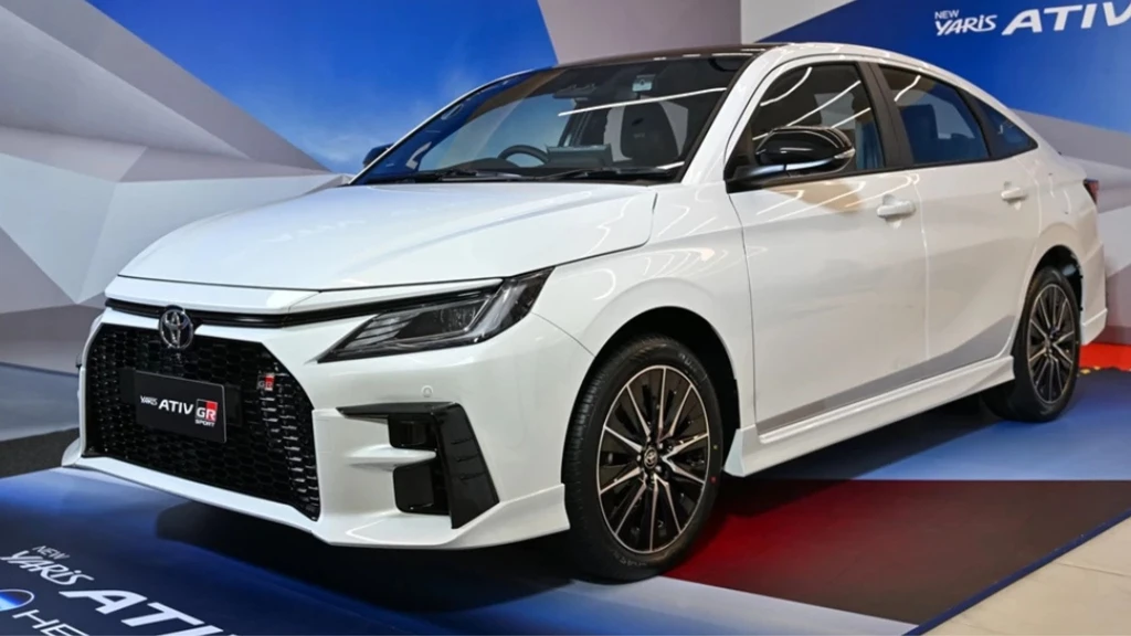 Toyota Yaris Sedán 2026, con nuevo motor híbrido y versión GR Sport ...