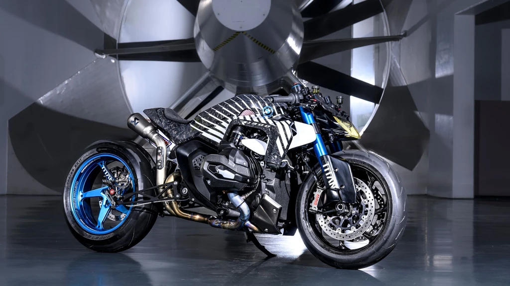 BMW R 1300 R Titan: impactante custom deportiva con motor boxer y óxido ...