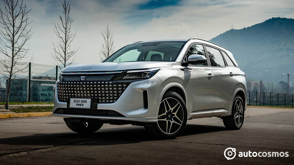 DFSK SUV 600 PHEV en Chile, con siete plazas y 1.000 kilómetros de ...