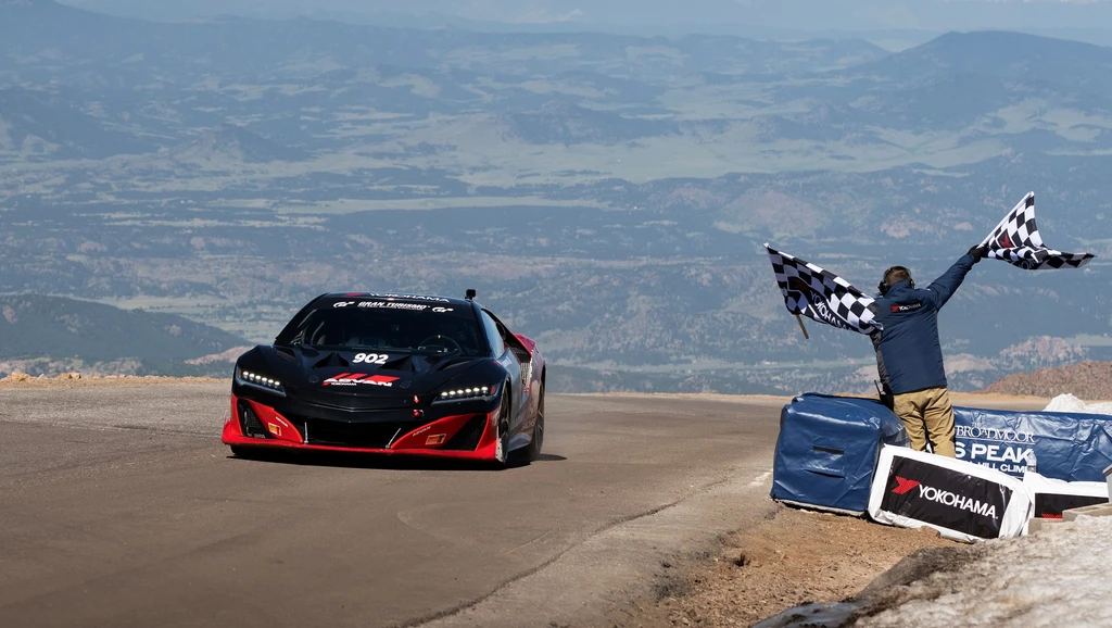 Acura sube al podio en la edición 101 de Pikes Peak