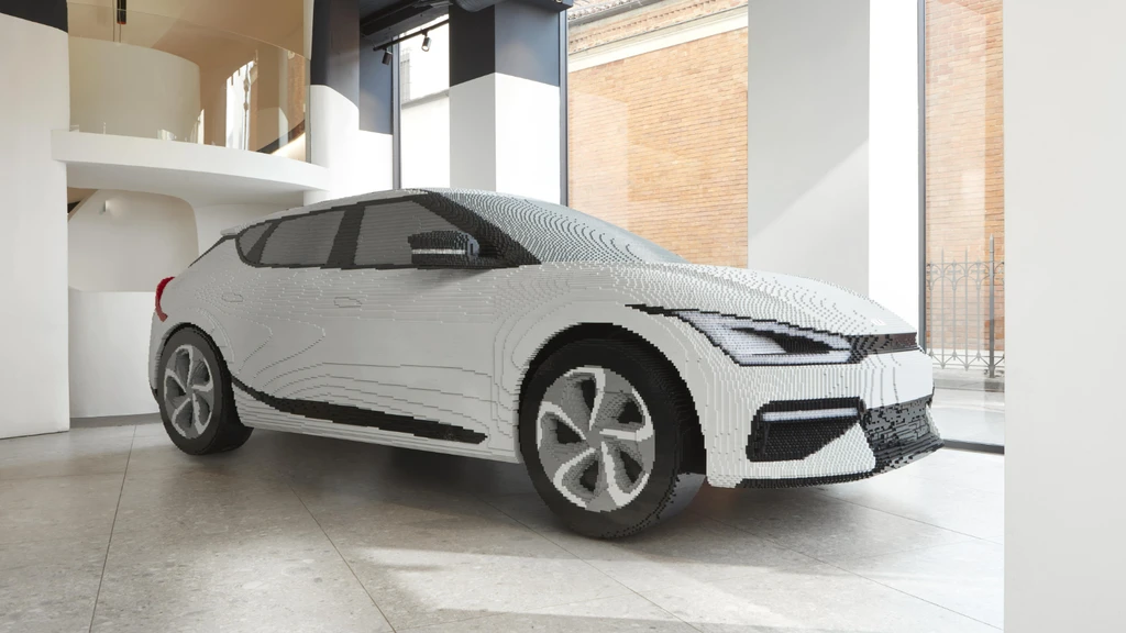 Kia la rompe con un EV6 a escala hecho de Lego