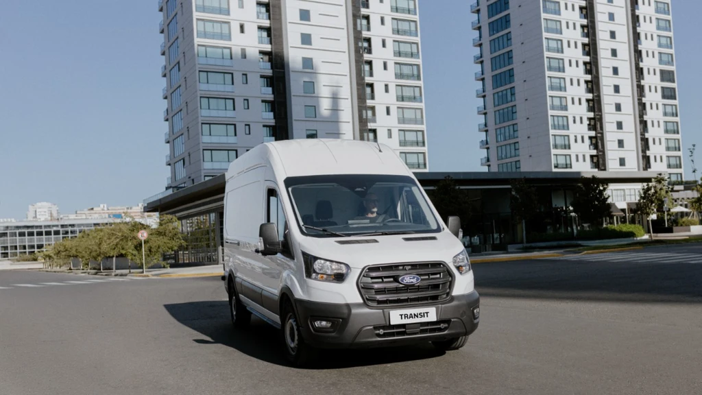 Ford amplia la gama del Transit Furgón L3H3 con una nueva versión AWD ...