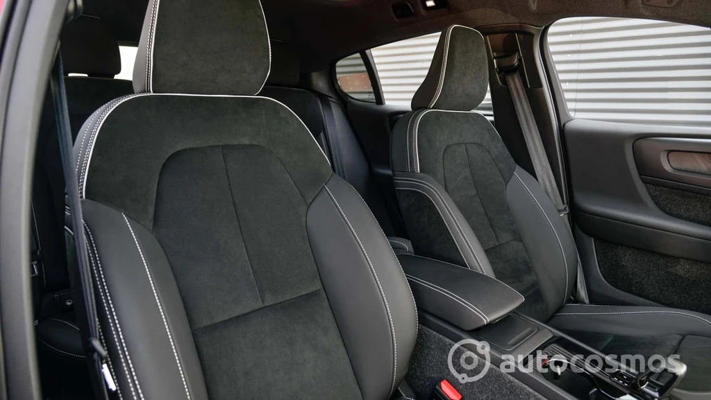 Cada vez se utilizan materiales más increíbles al interior de los autos ...