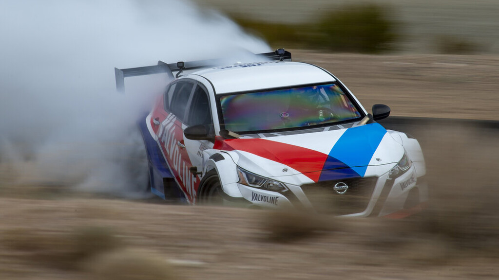 Conoce al Nissan "Altimaniac", un drift car con 2.000 Hp y espacio para ...