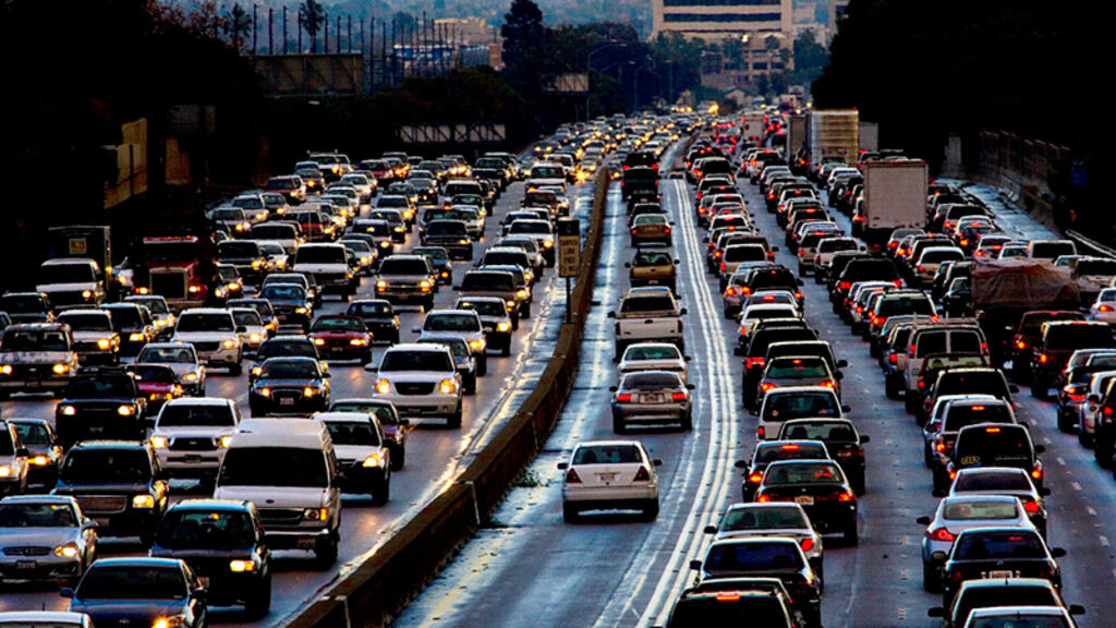 Coronavirus: la gente se inclina a usar su auto y no el transporte público