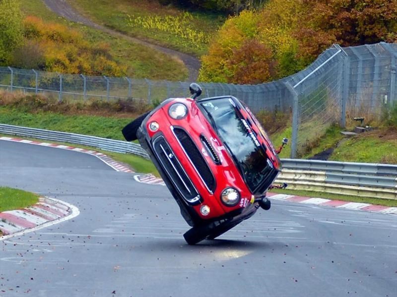Nuevo récord de un automóvil sobre dos ruedas en Nürburgring