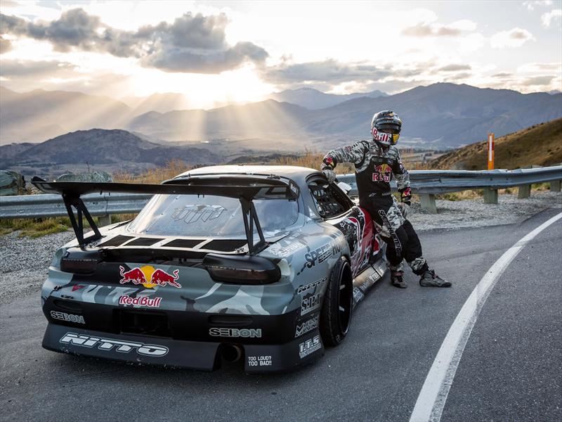 Video: Mazda RX-7 de 750hp drifteando en el Crown Range Road