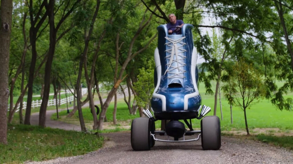 ¿Cómo te ves andando en este patín gigante con motor V8 de Chevrolet?