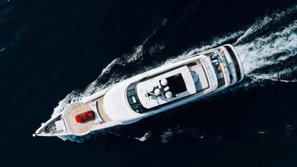 El único Ferrari que destacó en el GP de Mónaco 2023 fue un F40 y lo hizo a bordo de un Súper Yate