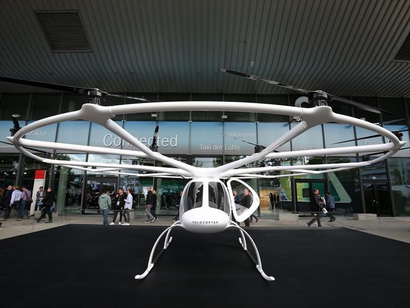 Video: Daimler Volocopter 2X, de A a B cruzando el cielo