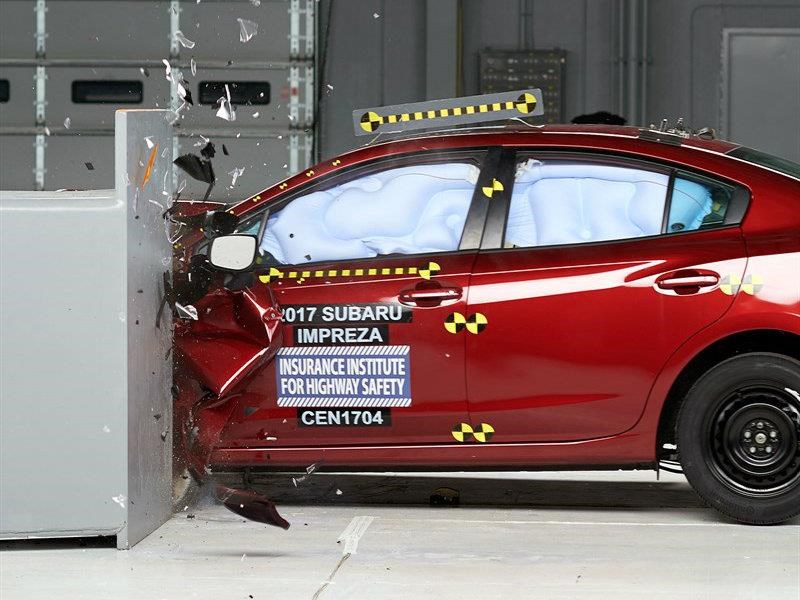 Subaru Impreza 2017 logra el Top Safety Pick + del IIHS
