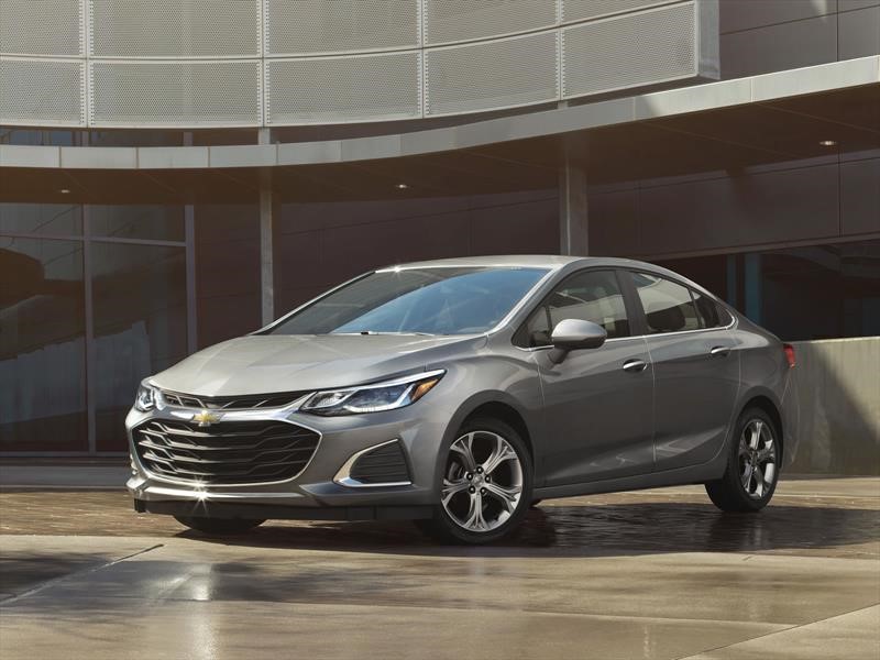 El Chevrolet Cruze recibe una actualización estética que podría llegar ...