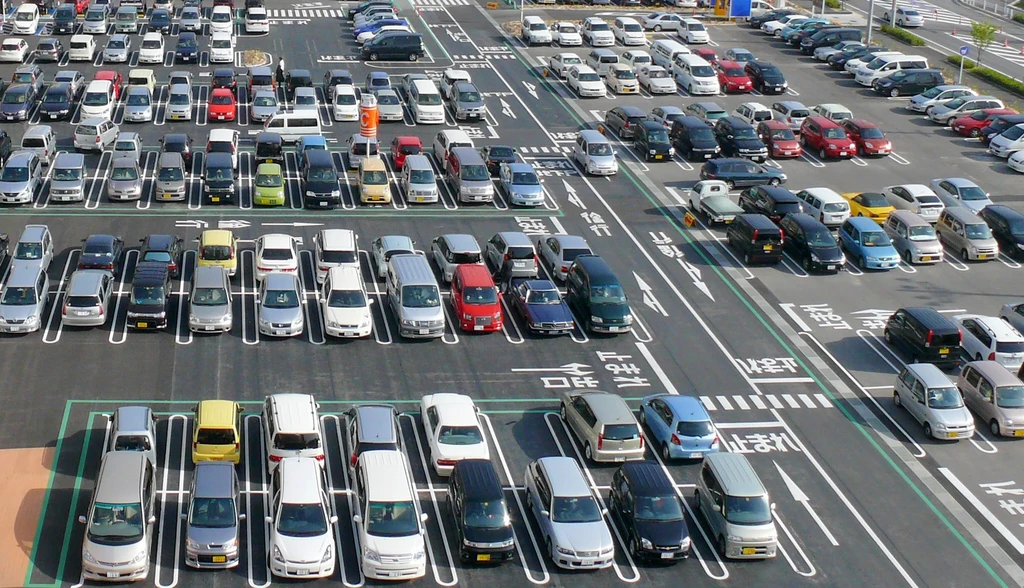 Centros comerciales apuestan por la renovación del sistema de parqueo