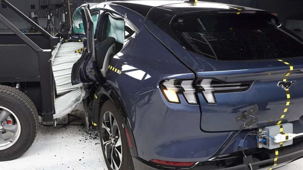 Los Ford Mustang Mach-E y F-150 son reconocidos por su nivel de ...