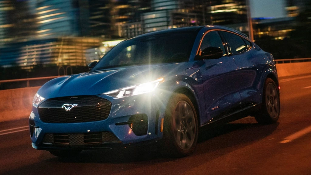 El Ford Mustang Mach E EVoluciona con más potencia y autonomía