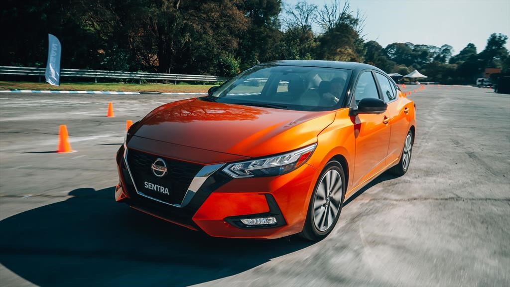 Nissan Sentra 2020 a prueba, notable evolución ¿pero está para líder de ...
