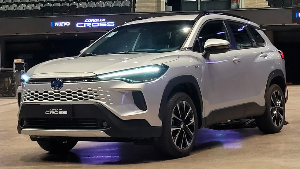 El restyling del Toyota Corolla Cross se lanza en Argentina y ya tiene ...