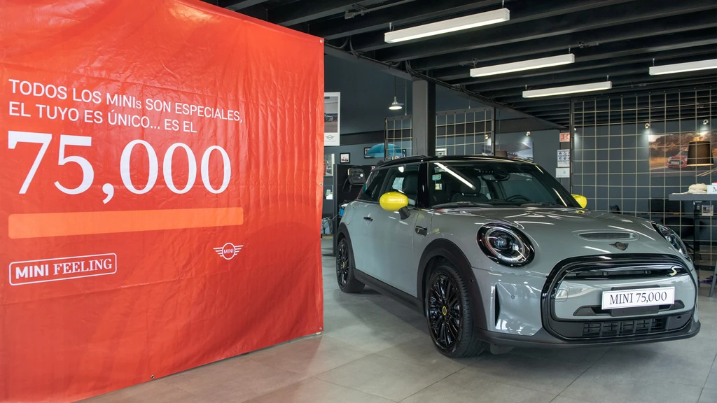 MINI México entrega la unidad número 75,000. Es un Cooper SE eléctrico