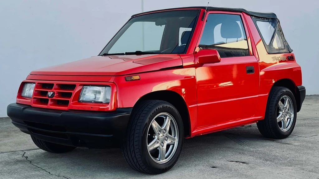 La sorprendente Chevrolet Tracker 1996 con motor V8 de Mustang