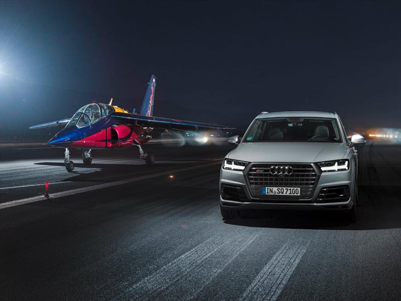 Video: Audi SQ7 vs Alpha Jet ¿quién gana?