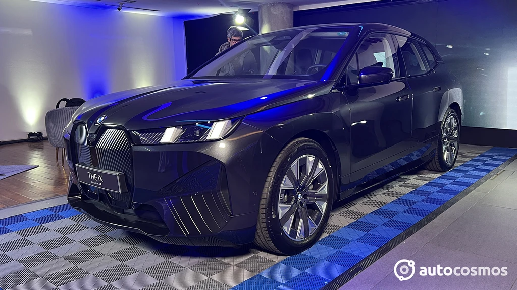 BMW iX xDrive 45 en Chile, más autonomía y mejoras tecnológicas