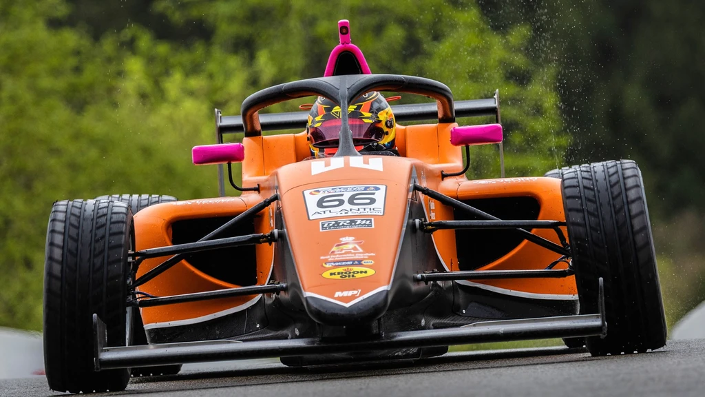 Jerónimo Berrío logró un Top 5 en la primera ronda de la Fórmula 4 Española 2023