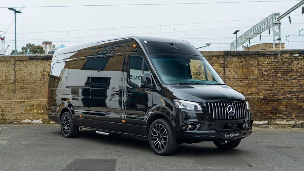 Esta Mercedes-Benz Sprinter VIP o un Bentley ¿Qué eliges?