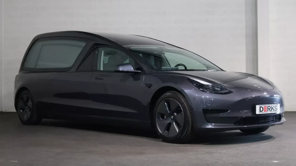 La muerte eléctrica: conoce este Tesla Model 3 fúnebre