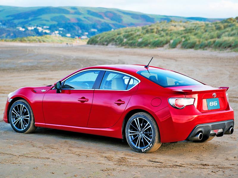 Toyota GT-86 ¿con versión sedán para 2015?