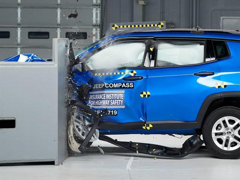 Video: El nuevo Jeep Compass se somete a un crash test en los EE.UU.