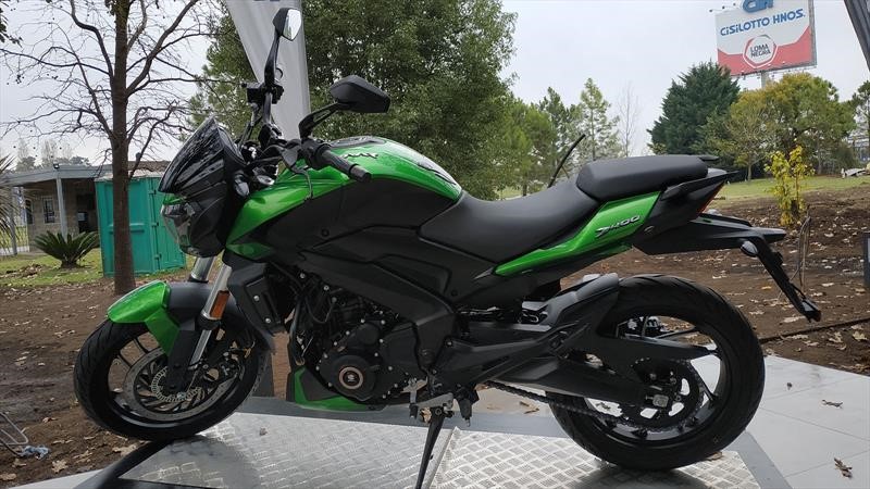 La nueva Bajaj Dominar D400 se lanza en Argentina