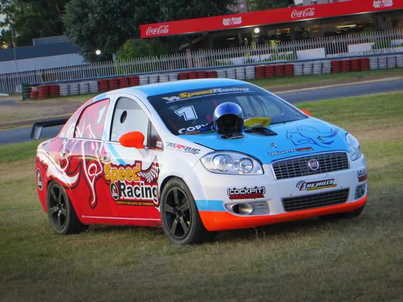 Manejamos un FIAT Linea Competizione en el Gálvez