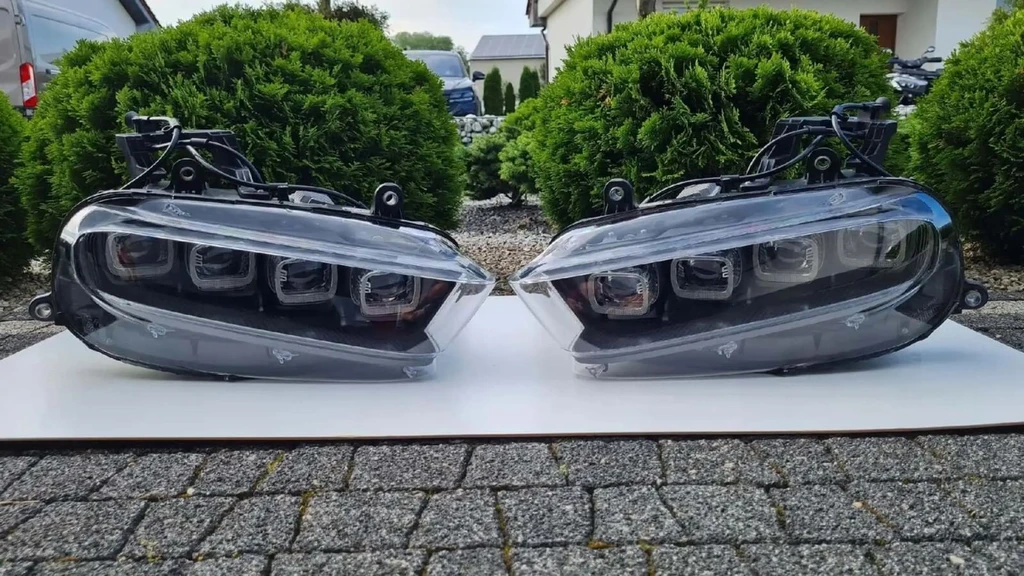 Con los faros de un Bugatti Chiron te comprás un 911