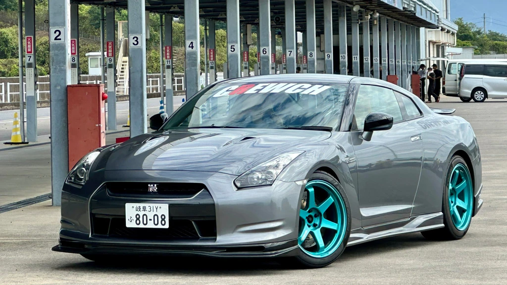 El GT-R R35 ahora tiene transmisión manual de 6 velocidades gracias a ...