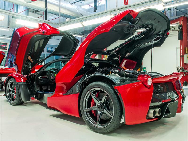 Ferrari llama a revisión a LaFerrari