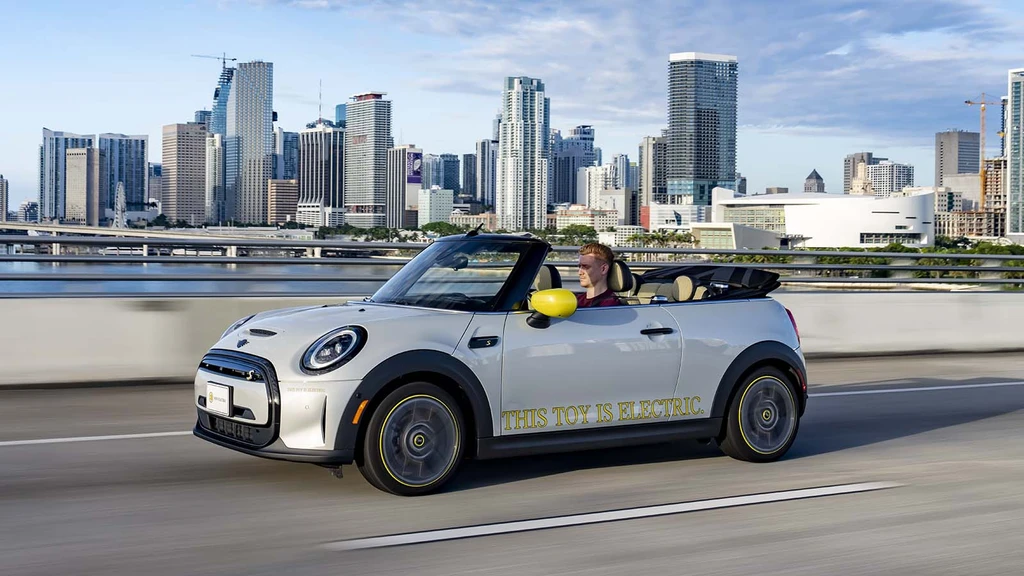 MINI confirma la producción en serie del Cooper SE Convertible