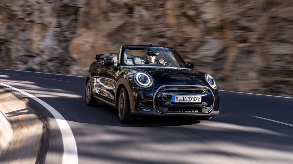 Mini Cooper SE Cabrio: ¿quién dijo que no se puede disfrutar un EV a ...