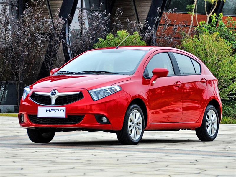 Brilliance estrena en Chile el H220: Nuevo Hatchback juvenil