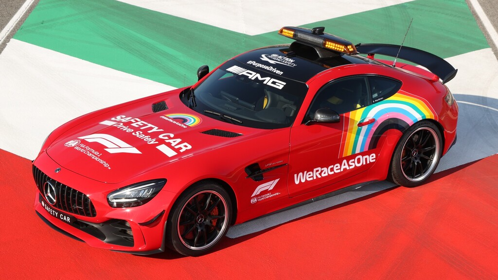 Mercedes se viste de Ferrari con motivo de sus mil carreras en F1