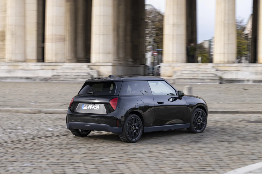 Mini Paul Smith Edition llega a México, la variante eléctrica suma ...